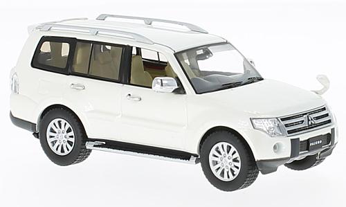 Macheta auto Mitsubishi Pajero 4WD 2010 Pearl White - Machete Auto Stf