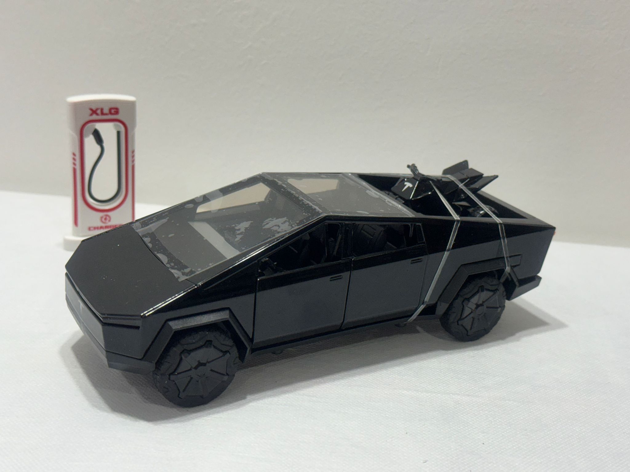 Macheta auto Tesla Cybertruck 2022 Black (replica) scala 1/28 + Atv ...
