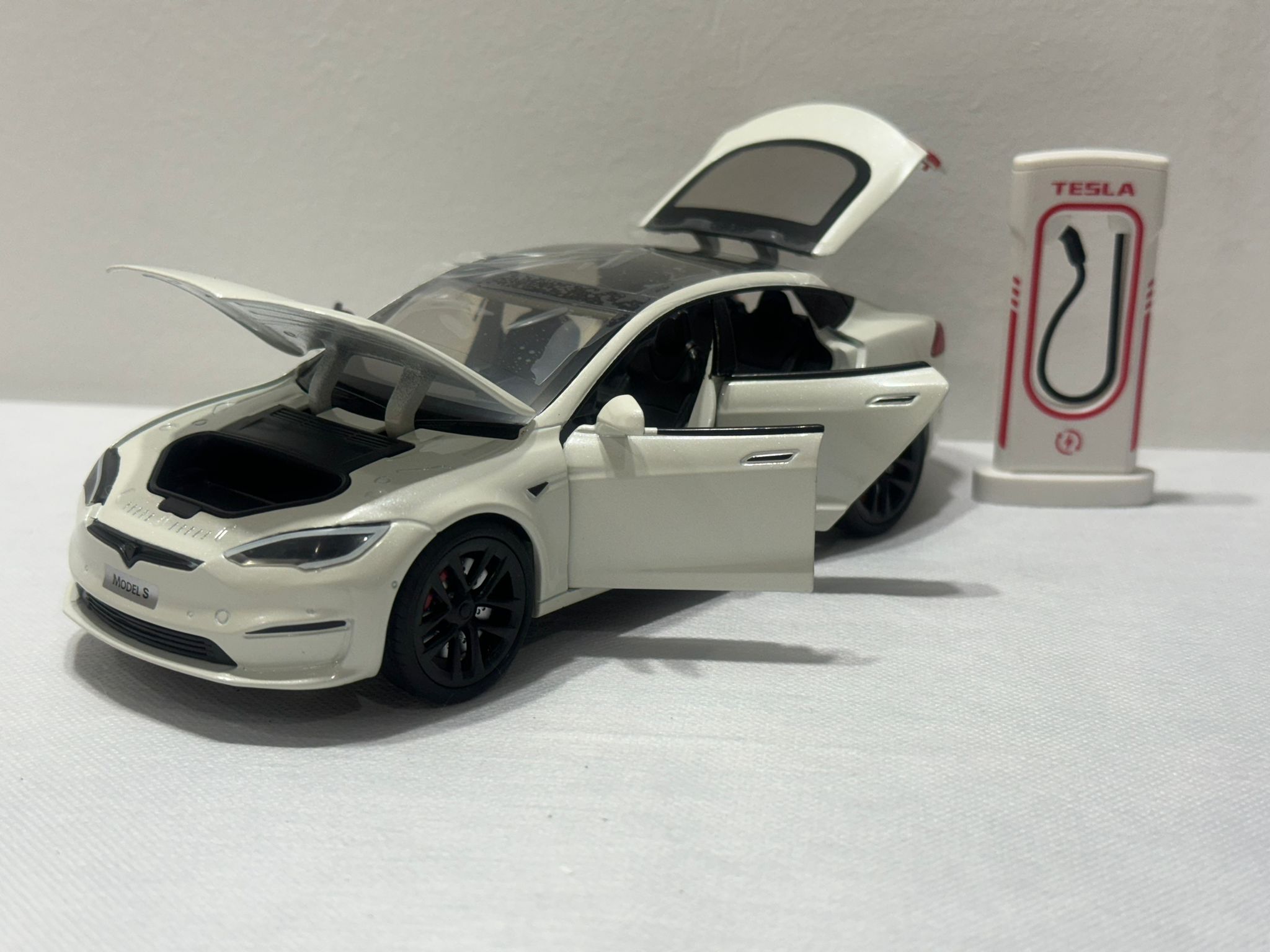 Macheta auto Tesla Model S (replica) 2021 White scala 1/24 - Machete ...